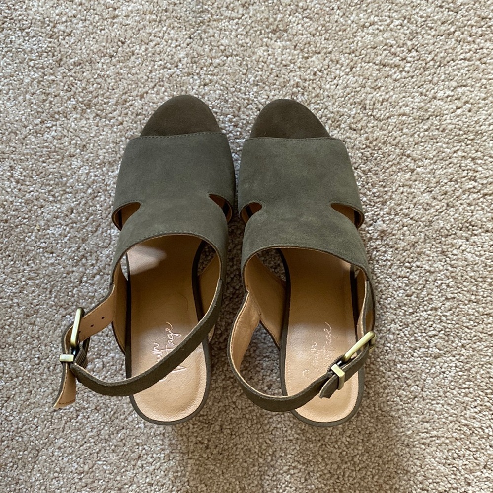 Crown Vintage Platform Block Heel - Gem